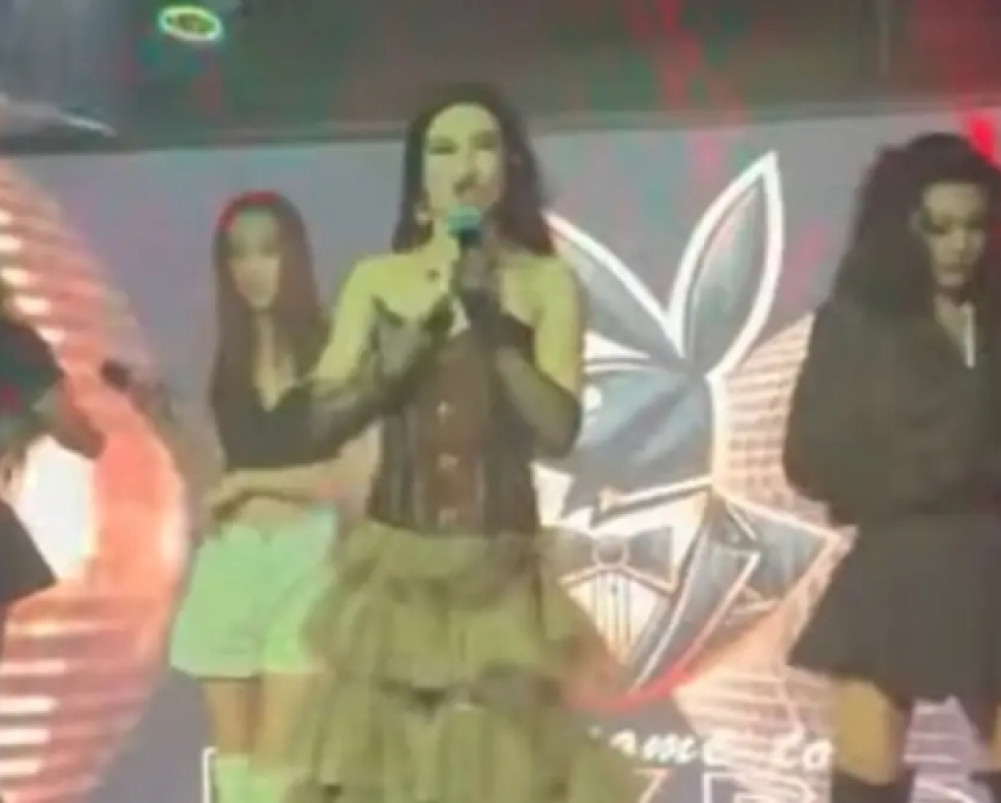 Ұлттық киім киіп, сахнаға шыққан трансгендерлер жұртты шошытты (ВИДЕО) - Janabastau.kz