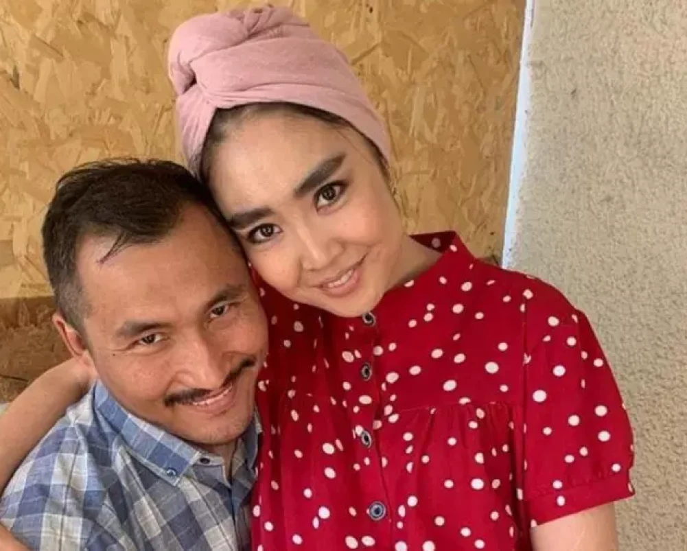 “Бірден ақ көйлек киіп, үлкен той жасаймыз”: Нұргүл Мыңғатова тұрмысқа шығатынын айтты ...