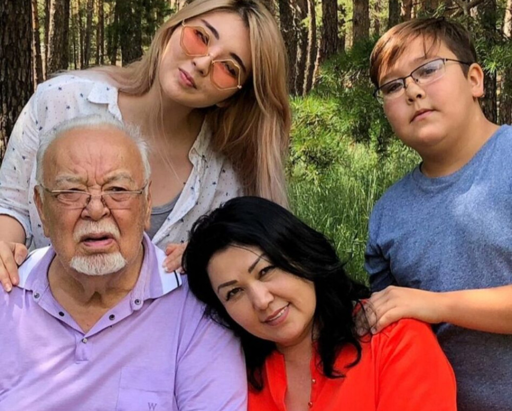 Асанәлі Әшімовтің 26 жастағы қызы жантебірентерлік жазба жариялады ...